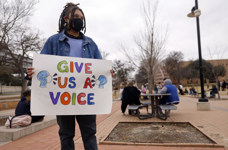 UNT students and staff hold protest in response to COVID-19 protocols